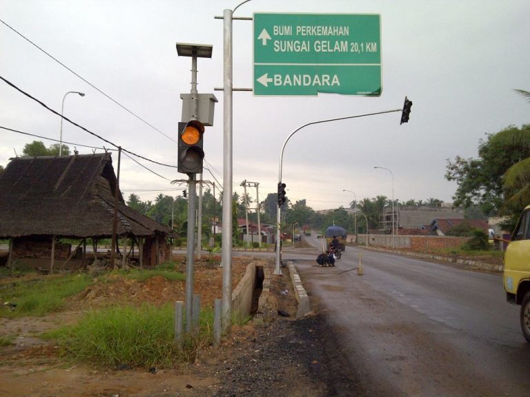 Pemasangan Warning Traffic Light|Lampu Peringatan - PT. Firza Meka ...